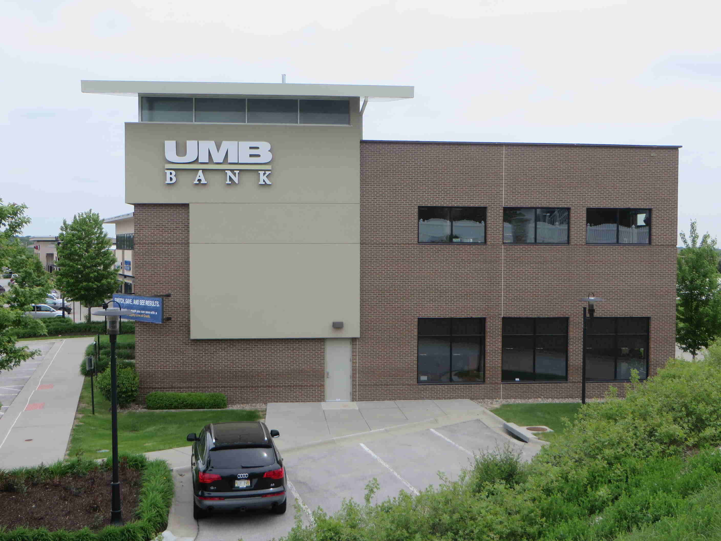 Village Pointe Branch & ATM | Omaha, NE 68118 | UMB Bank